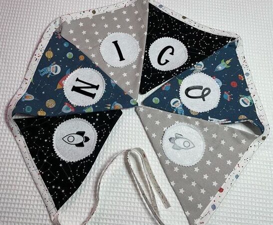 Guirnalda Con Banderines Hecho Por Enfilau · 24€· ArteLovers